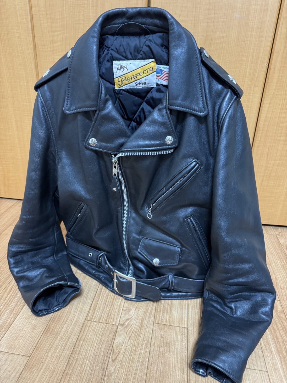 Schott 613と613USTの違いとは？数値に現れない「革の厚さ」 - がんばれジャズマスター